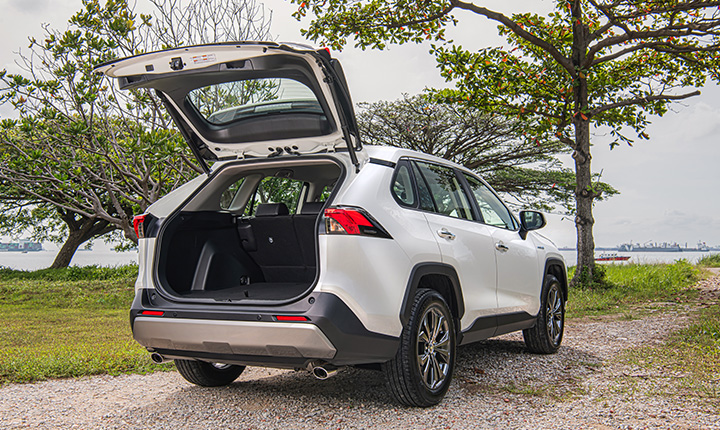 Toyota RAV4 Hybrid Car | Sporty SUV | Top-class Spaciousness